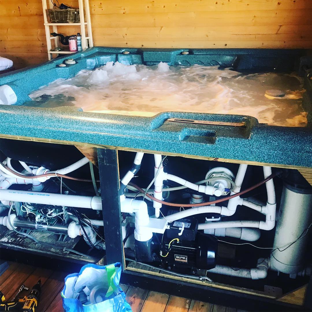 Cleaning a hot tub: an all-in-one guide | ByRossi